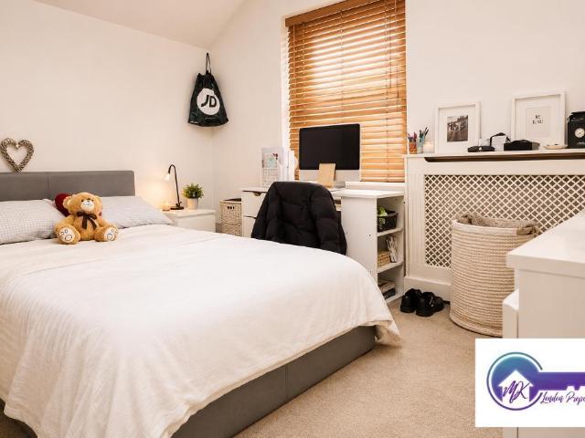 London SW14 3 bed flat to rent £3,198 pcm £738 pw