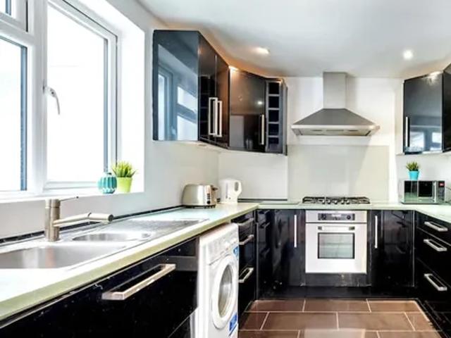 London, SW15 1LY, United Kingdom | 2 bed apartment for rent #153437970 | Rentberry