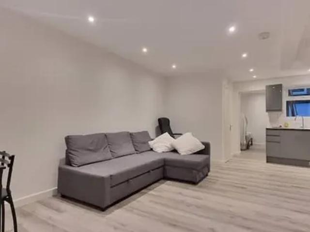 London, SW18 4PW, United Kingdom | 2 bed apartment for rent #96847024 | Rentberry