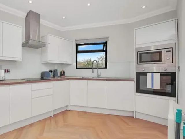 London, SW18 5RL, United Kingdom | 3 bed apartment for rent #168020420 | Rentberry
