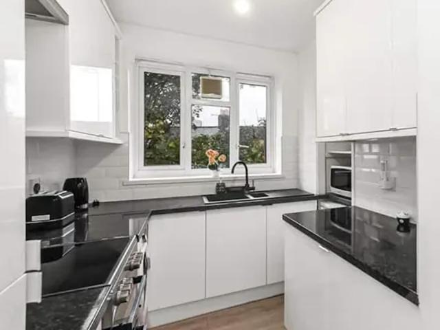 London, SW18 1BL, United Kingdom | 3 bed apartment for rent #160244490 | Rentberry
