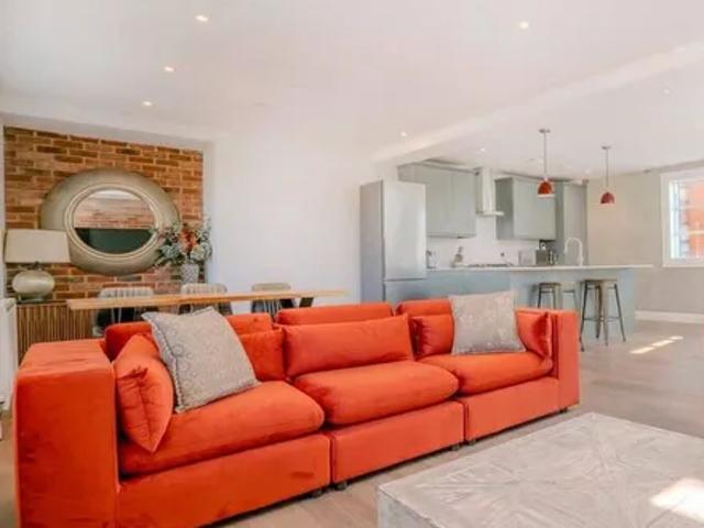 London, SW19 4BX, United Kingdom | 3 bed townhouse for rent #167308320 | Rentberry
