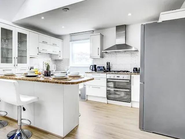 London, SW19 4EJ, United Kingdom | 3 bed house for rent #150238236 | Rentberry