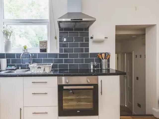 London, SW19 7BD, United Kingdom | 3 bed apartment for rent #168025290 | Rentberry