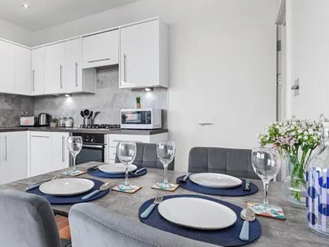 London, SW19 8AE, United Kingdom | 2 bed apartment for rent #164935957 | Rentberry