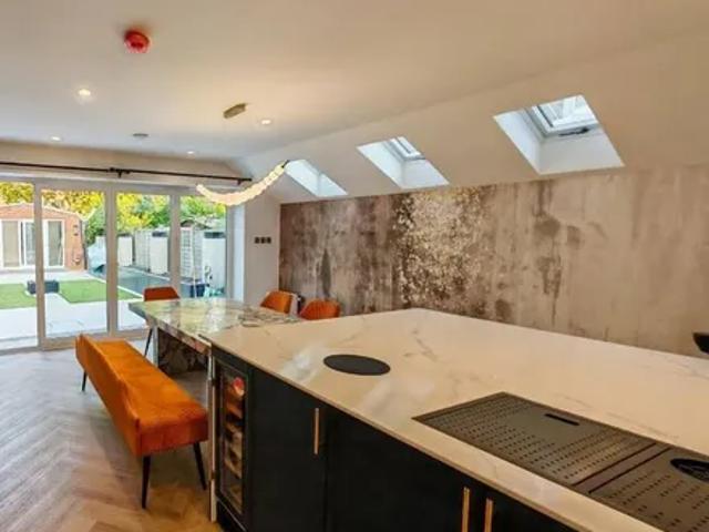 London, SW19 3SH, United Kingdom | 5 bed house for rent #135131342 | Rentberry