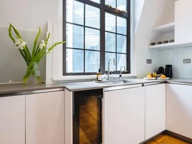 London, SW1Y 5BN, United Kingdom | 3 bed apartment for rent #134803991 | Rentberry