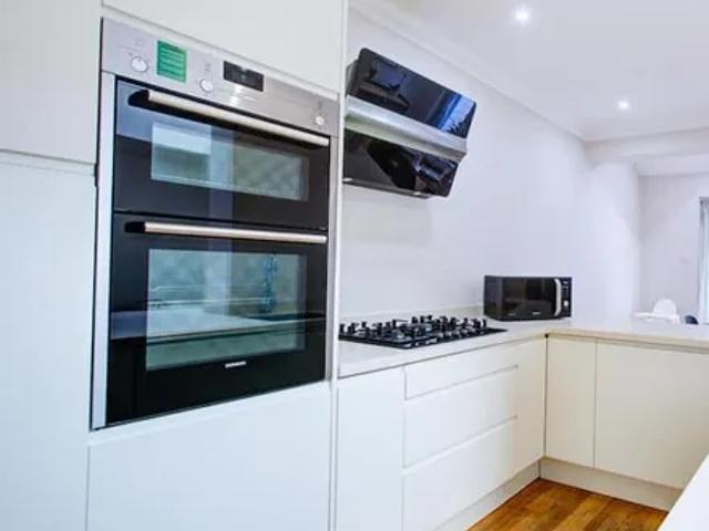 London, SW20 8NW, United Kingdom | 4 bed house for rent #116337857 | Rentberry