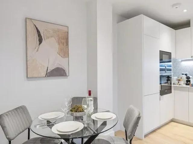 London, SW20 0AR, United Kingdom | 2 bed apartment for rent #164871326 | Rentberry