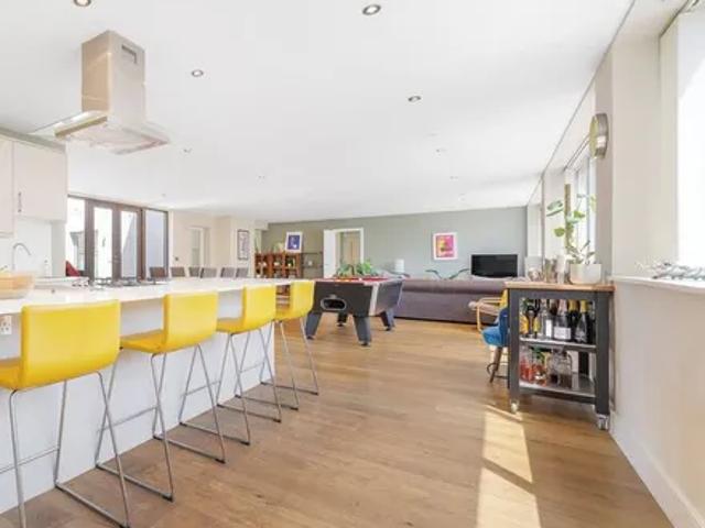 London, SW2 1RS, United Kingdom | 4 bed apartment for rent #165068715 | Rentberry