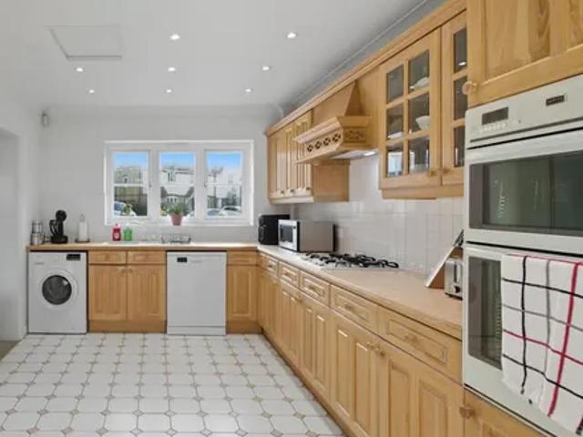 London, RM6 4FF, United Kingdom | 4 bed house for rent #168040186 | Rentberry