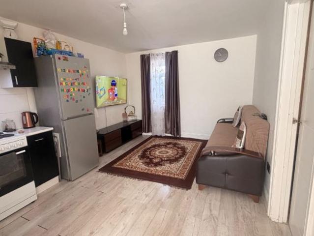 London RM10, 2 bed detached house to rent, £2,000 pcm | PrimeLocation
