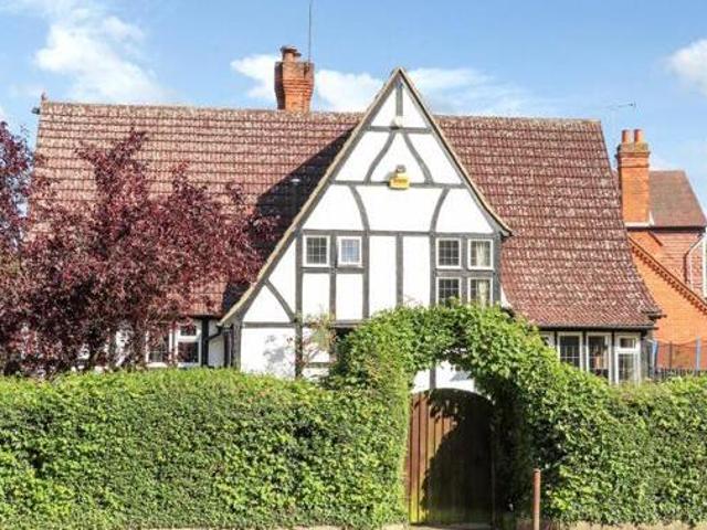 London Road, 4 Bedroom Detached
