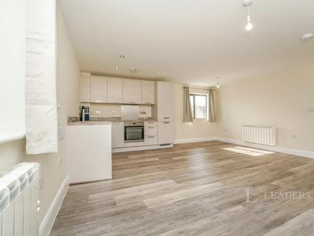 London Road, Tetbury. 2 bed flat to rent £1,025 pcm £237 pw