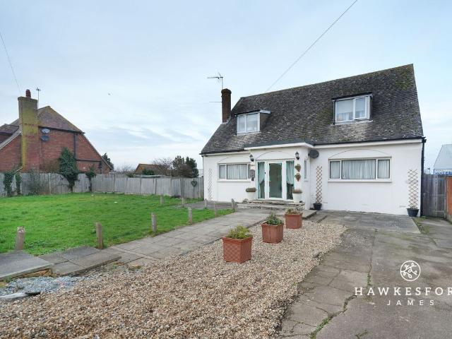 London Road, Teynham ME9, 4 bed detached bungalow to rent, £1,950 pcm | PrimeLocation