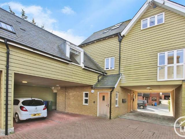London Road, Teynham, Sittingbourne, ME9 2 bed flat to rent £1,050 pcm £242 pw
