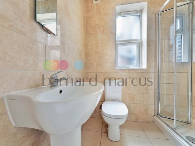 London Road, THORNTON HEATH 2 bed flat to rent £1,650 pcm £381 pw