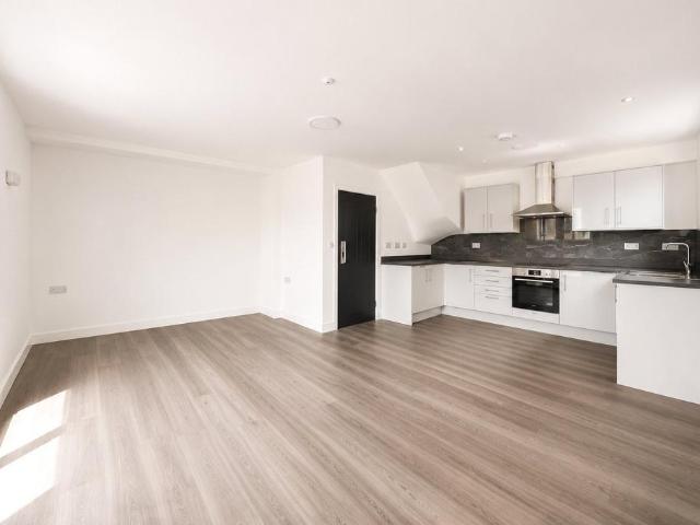 London Road, Thornton Heath, CR7 2 bed apartment to rent £1,800 pcm £415 pw
