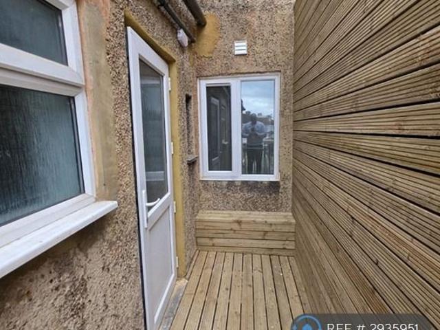 London Road, Thornton Heath, CR7 2 bed flat to rent £1,800 pcm £415 pw