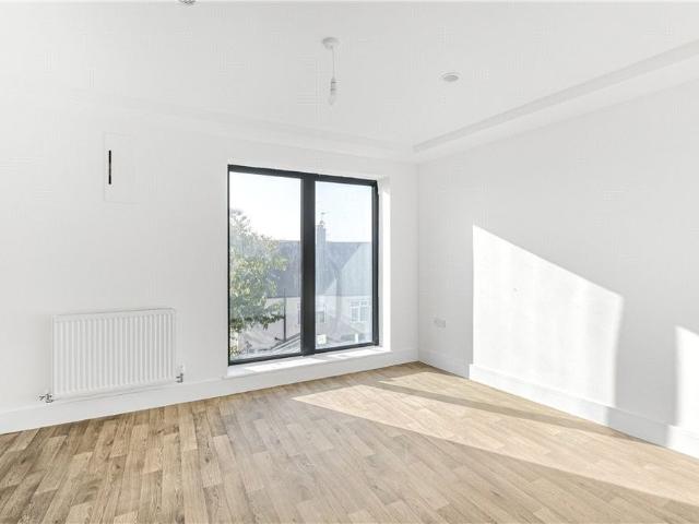 London Road, Thornton Heath, CR7 6AW