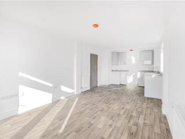 London Road, Thornton Heath, CR7 6AW