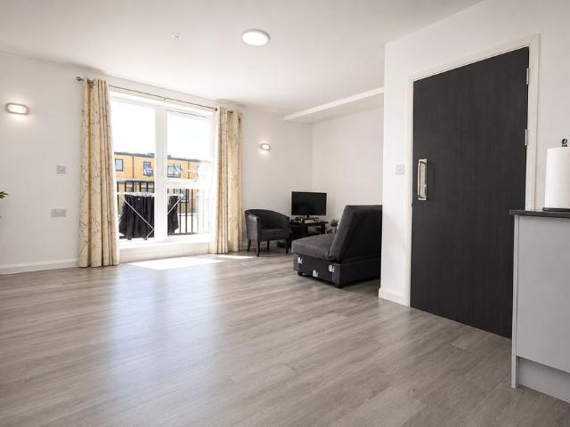 London Road, Thornton Heath, CR7 6AW