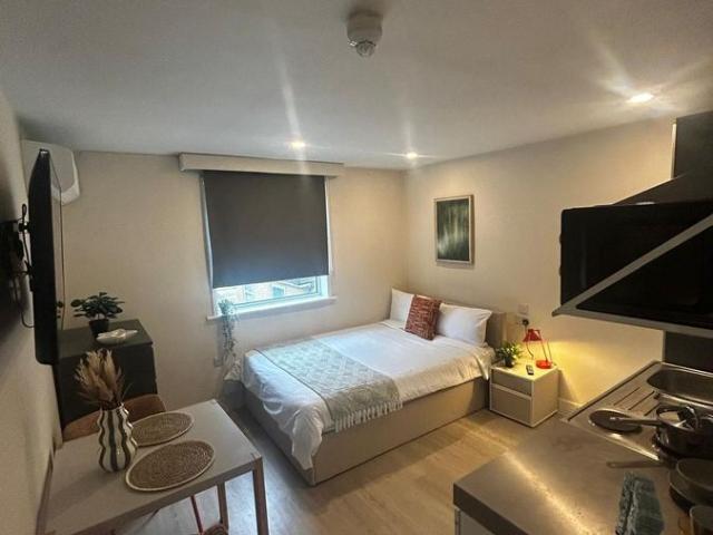 London Road, Thornton Heath CR7, Studio to rent, £1,100 pcm | PrimeLocation