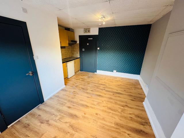 London Road, Thornton Heath CR7, Studio to rent, £850 pcm | PrimeLocation