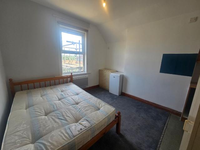 London Road, Tooting SW17, Studio to rent, £850 pcm | PrimeLocation