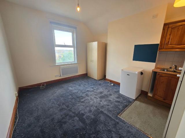London Road, Tooting SW17, Studio to rent, £950 pcm | PrimeLocation