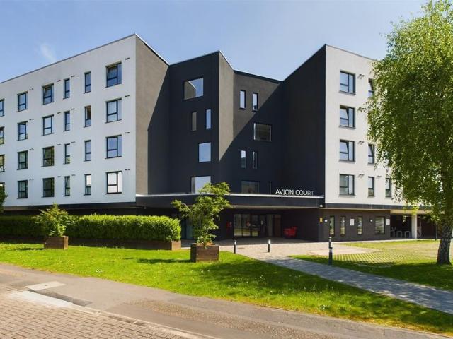 London Road, Town Centre RH10, Studio to rent, £950 pcm | PrimeLocation