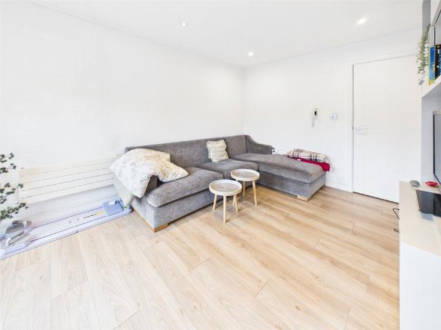 London Road, Twickenham, Twickenham, TW1