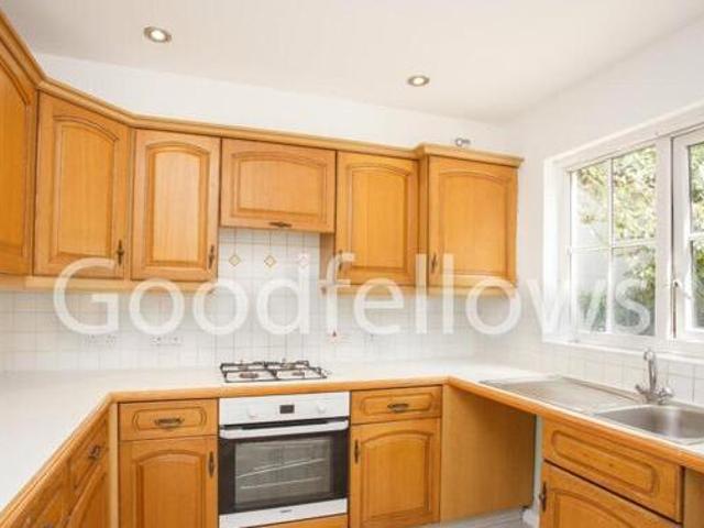 London Road, Wallington, 3 Bedroom House