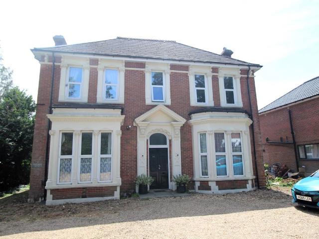 London Road, Waterlooville PO7, 2 bed flat to rent, £1,200 pcm | PrimeLocation