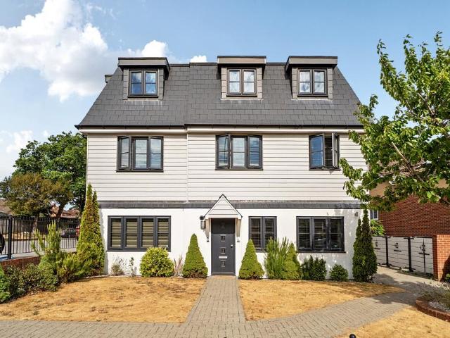 London Road, Waterlooville PO8 1 bed flat to rent £1,090 pcm £252 pw