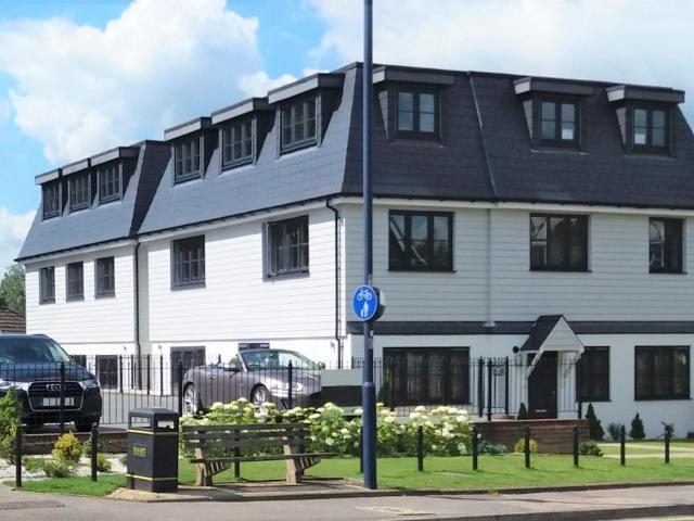 London Road, Waterlooville PO8 2 bed flat to rent £1,595 pcm £368 pw