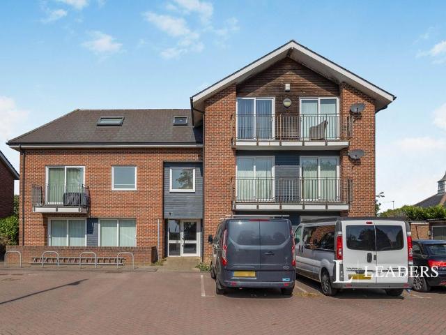 London Road, Waterlooville. 1 bed flat to rent £1,050 pcm £242 pw