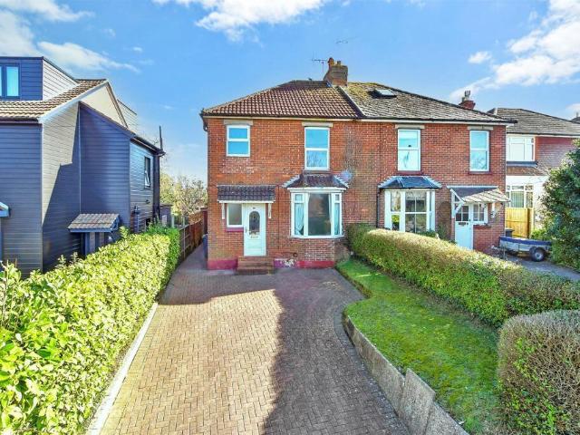 London Road, Waterlooville 3 bed house to rent £1,550 pcm £358 pw