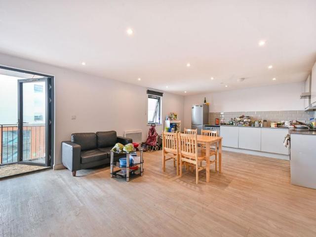 London Road, Wembley, HA9 2 bed flat to rent £1,750 pcm £404 pw