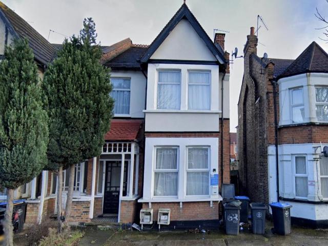 London Road, Wembley 2 bed flat to rent £2,800 pcm £646 pw
