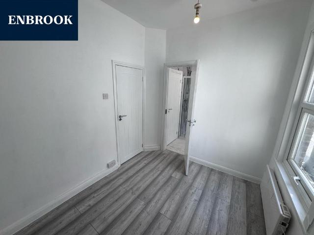 London Road, Westcliff on Sea SS0 1 bed house of multiple occupation to rent £695 pcm £160 pw