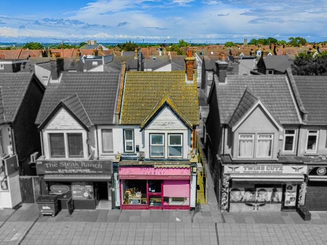 London Road, Westcliff On Sea SS0, 3 bed flat to rent, £1,050 pcm | PrimeLocation