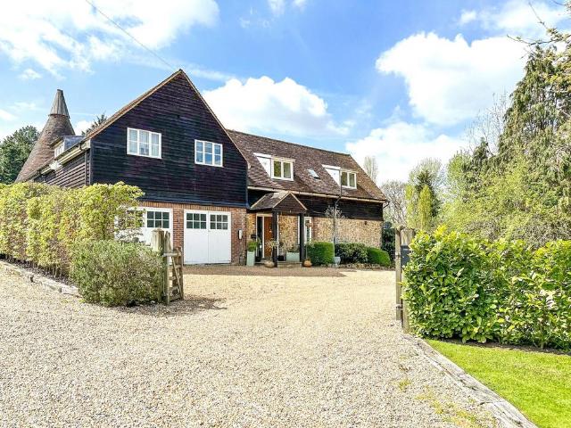 London Road, Westerham, TN16 5 bed detached house to rent £5,000 pcm £1,154 pw