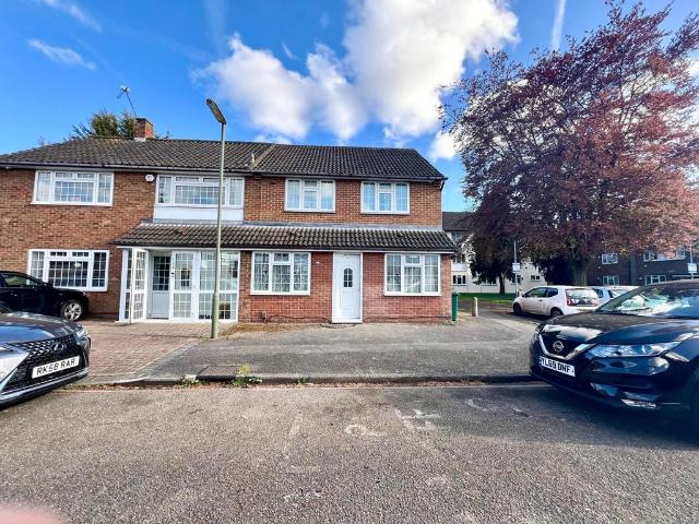 London Road, Ashford TW15 3 bed flat to rent £1,999 pcm £461 pw