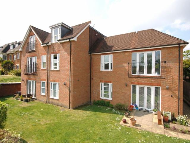 London Road, Bagshot GU19, 2 bed flat to rent, £1,600 pcm | PrimeLocation