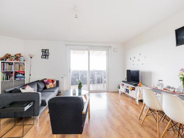 London Road, Barking, IG11 2 bed flat to rent £1,900 pcm £438 pw