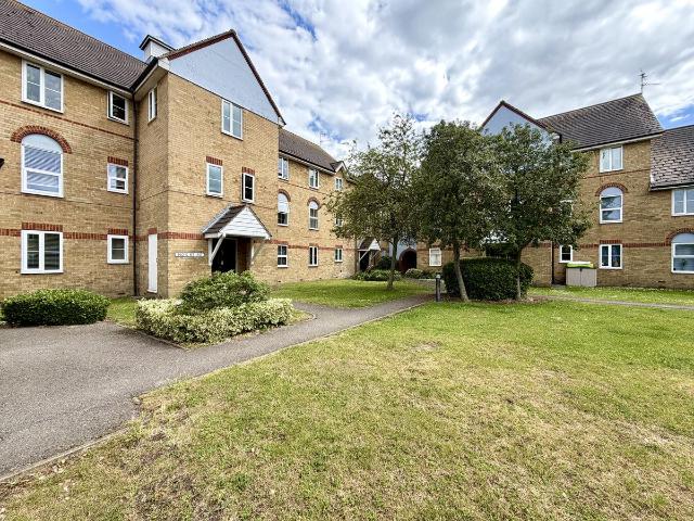 London Road, Benfleet SS7, 2 bed flat to rent, £1,250 pcm | PrimeLocation
