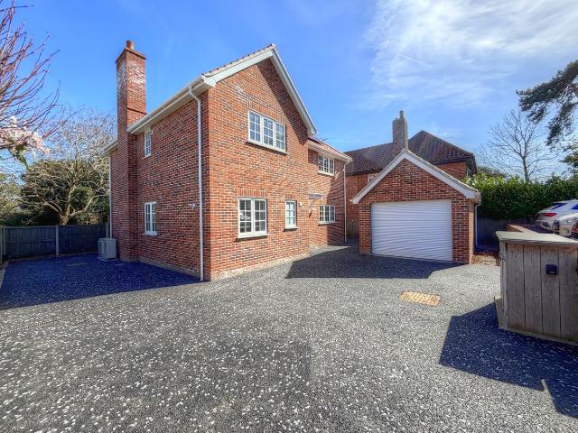 London Road, Beccles NR34, 4 bed detached house to rent, £2,150 pcm | PrimeLocation