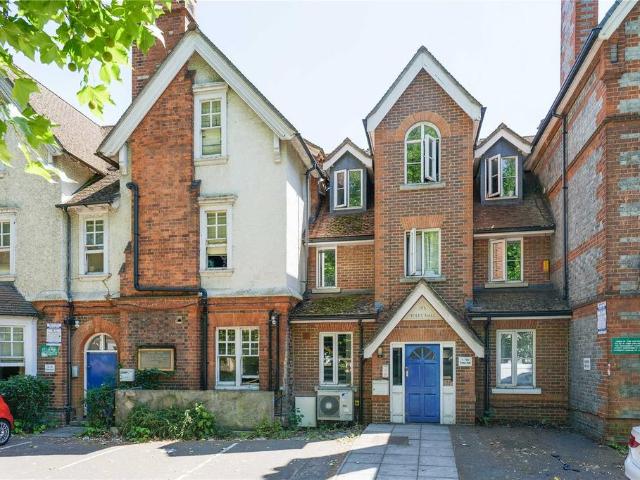 London Road, Berkshire RG1 1 bed apartment to rent £1,050 pcm £242 pw
