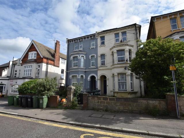 London Road, Bexhill On Sea TN39 2 bed apartment to rent £1,000 pcm £231 pw